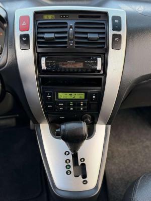 Grey Hyundai Tucson 2007 in Siauliai, with an engine capacity of 1.99 L and mileage of 170 thousand km for 2750 €, photo 45 on AUTOMOTO.COM.LV