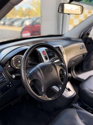 Grey Hyundai Tucson 2007 in Siauliai, with an engine capacity of 1.99 L and mileage of 170 thousand km for 2750 €, photo 38 on AUTOMOTO.COM.LV