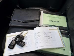 Grey Hyundai Tucson 2007 in Siauliai, with an engine capacity of 1.99 L and mileage of 170 thousand km for 2750 €, photo 63 on AUTOMOTO.COM.LV