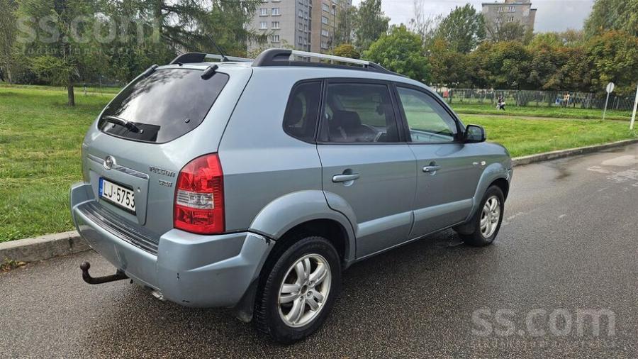Pelēks Hyundai Tucson 2007 Daugavpils, ar dzinēja tilpumu 2.00 L un nobraukumu 336 tūkst. km par 1600 €, foto 3 vietnē AUTOMOTO.COM.LV