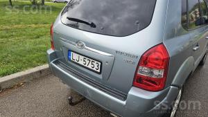 Pelēks Hyundai Tucson 2007 Daugavpils, ar dzinēja tilpumu 2.00 L un nobraukumu 336 tūkst. km par 1600 €, foto 13 vietnē AUTOMOTO.COM.LV