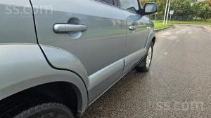 Pelēks Hyundai Tucson 2007 Daugavpils, ar dzinēja tilpumu 2.00 L un nobraukumu 336 tūkst. km par 1600 €, foto 14 vietnē AUTOMOTO.COM.LV