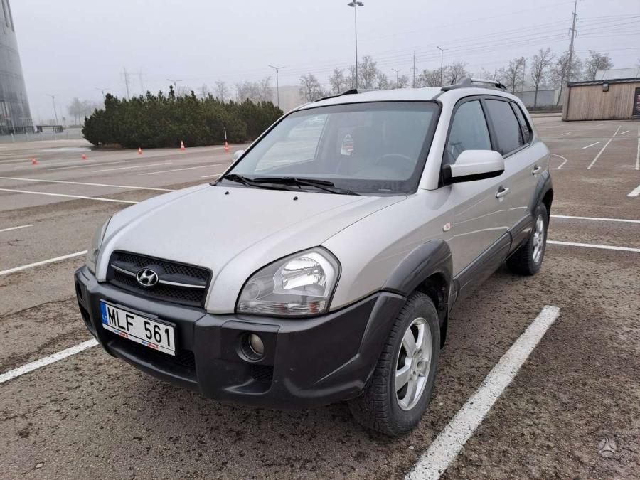 Grey Hyundai Tucson 2008 in Siauliai, with an engine capacity of 2.00 L and mileage of 248 thousand km for 2999 €, photo 1 on AUTOMOTO.COM.LV