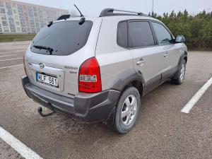Grey Hyundai Tucson 2008 in Siauliai, with an engine capacity of 2.00 L and mileage of 248 thousand km for 2999 €, photo 3 on AUTOMOTO.COM.LV