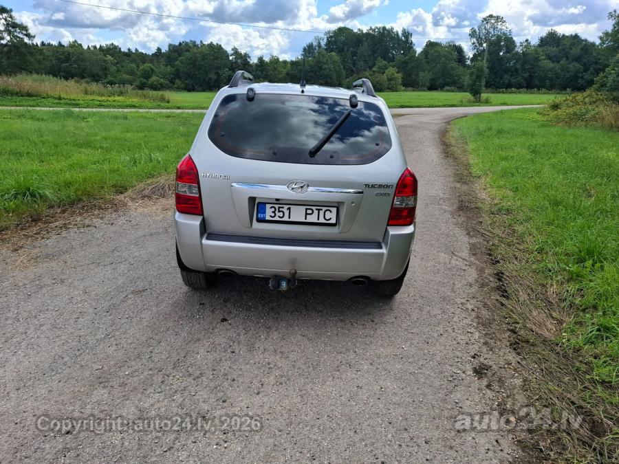 Pelēks Hyundai Tucson 2008 Paide, ar dzinēja tilpumu 2.00 L un nobraukumu 302 tūkst. km par 4499 €, foto 5 vietnē AUTOMOTO.COM.LV