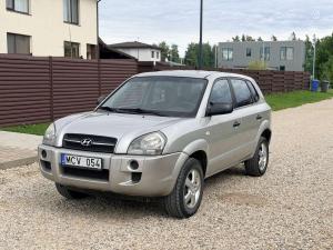 Pelēks Hyundai Tucson 2008 Viļņa, ar dzinēja tilpumu 1.99 L un nobraukumu 289 tūkst. km par 2150 €, foto  vietnē AUTOMOTO.COM.LV