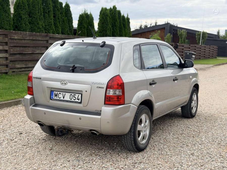 Pelēks Hyundai Tucson 2008 Viļņa, ar dzinēja tilpumu 1.99 L un nobraukumu 289 tūkst. km par 2150 €, foto 5 vietnē AUTOMOTO.COM.LV