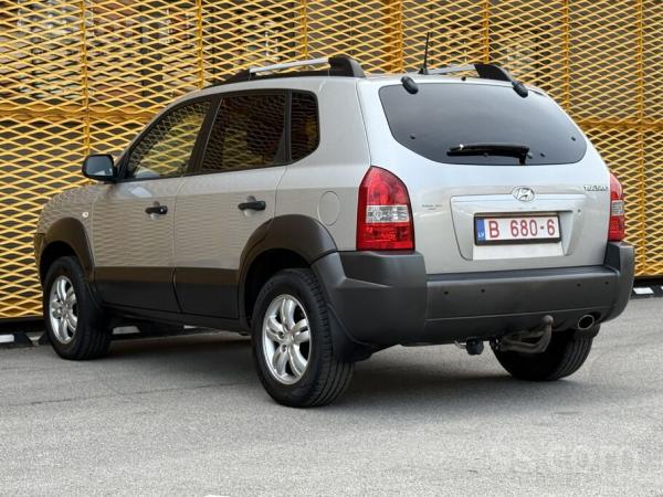 Grey Hyundai Tucson 2009 in Ogre, with an engine capacity of 2.00 L and mileage of 221 thousand km for 4799 €, photo 4 on AUTOMOTO.COM.LV