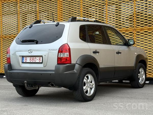 Grey Hyundai Tucson 2009 in Ogre, with an engine capacity of 2.00 L and mileage of 221 thousand km for 4799 €, photo 5 on AUTOMOTO.COM.LV