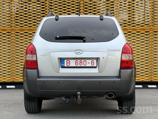 Grey Hyundai Tucson 2009 in Ogre, with an engine capacity of 2.00 L and mileage of 221 thousand km for 4799 €, photo 6 on AUTOMOTO.COM.LV