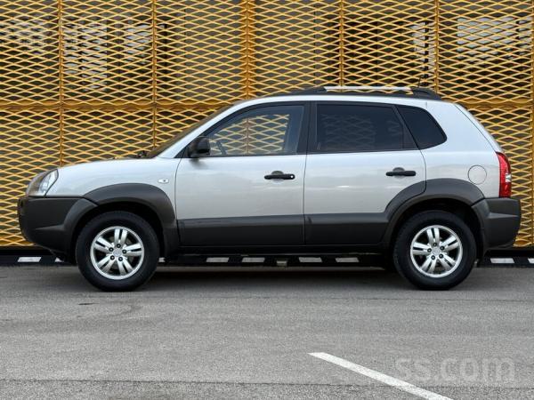 Grey Hyundai Tucson 2009 in Ogre, with an engine capacity of 2.00 L and mileage of 221 thousand km for 4799 €, photo 7 on AUTOMOTO.COM.LV