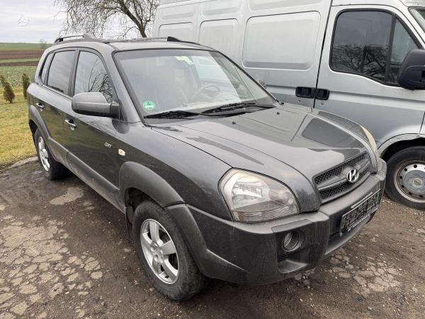 Grey Hyundai Tucson 2009 in Marijampole, with an engine capacity of 1.99 L and mileage of 250 thousand km for 2499 €, photo 1 on AUTOMOTO.COM.LV