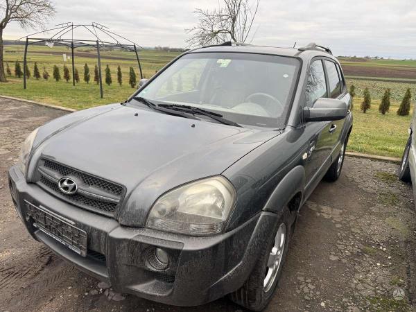Grey Hyundai Tucson 2009 in Marijampole, with an engine capacity of 1.99 L and mileage of 250 thousand km for 2499 €, photo 2 on AUTOMOTO.COM.LV