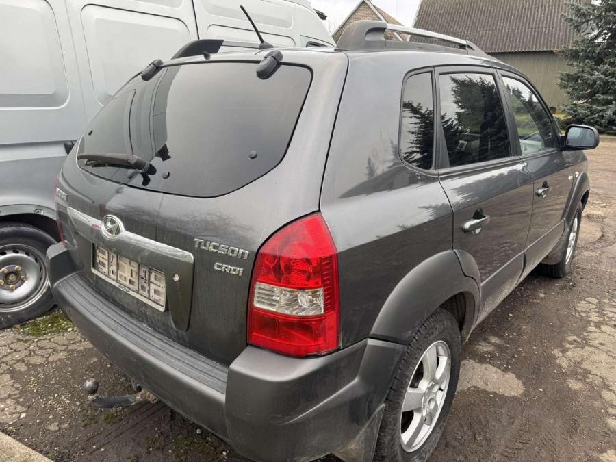 Grey Hyundai Tucson 2009 in Marijampole, with an engine capacity of 1.99 L and mileage of 250 thousand km for 2499 €, photo 3 on AUTOMOTO.COM.LV