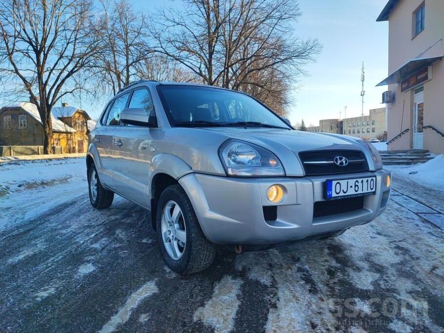 Grey Hyundai Tucson 2009 in Cesis, with an engine capacity of 2.00 L and mileage of 0 thousand km for 4450 €, photo 1 on AUTOMOTO.COM.LV