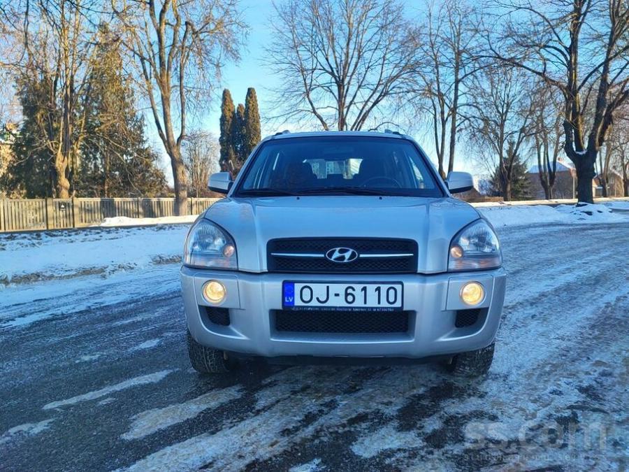 Grey Hyundai Tucson 2009 in Cesis, with an engine capacity of 2.00 L and mileage of 0 thousand km for 4450 €, photo 2 on AUTOMOTO.COM.LV