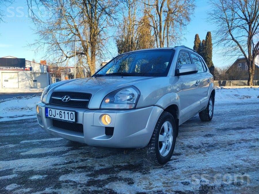 Grey Hyundai Tucson 2009 in Cesis, with an engine capacity of 2.00 L and mileage of 0 thousand km for 4450 €, photo 3 on AUTOMOTO.COM.LV