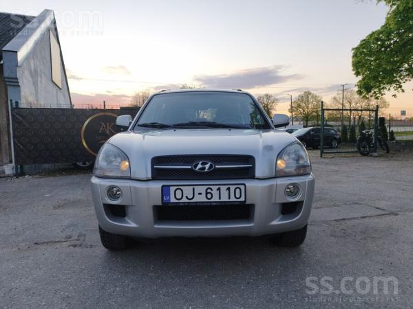 Pelēks Hyundai Tucson 2009 Cēsis, ar dzinēja tilpumu 2.00 L un nobraukumu 0 tūkst. km par 4450 €, foto 2 vietnē AUTOMOTO.COM.LV