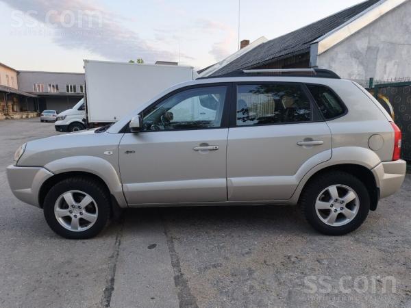 Pelēks Hyundai Tucson 2009 Cēsis, ar dzinēja tilpumu 2.00 L un nobraukumu 0 tūkst. km par 4450 €, foto 4 vietnē AUTOMOTO.COM.LV