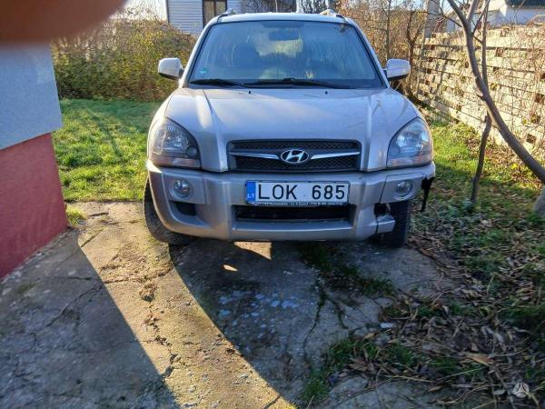 Grey Hyundai Tucson 2009 in Klaipeda, with an engine capacity of 1.98 L and mileage of 210 thousand km for 800 €, photo 1 on AUTOMOTO.COM.LV