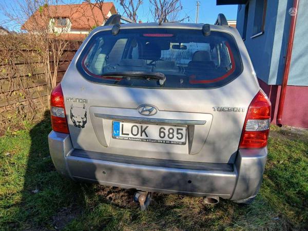 Grey Hyundai Tucson 2009 in Klaipeda, with an engine capacity of 1.98 L and mileage of 210 thousand km for 800 €, photo 3 on AUTOMOTO.COM.LV