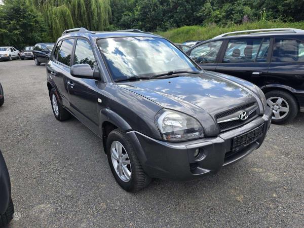 Pelēks Hyundai Tucson 2009 Marijampole, ar dzinēja tilpumu 1.98 L un nobraukumu 160 tūkst. km par 3200 €, foto 1 vietnē AUTOMOTO.COM.LV