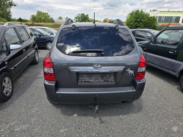 Pelēks Hyundai Tucson 2009 Marijampole, ar dzinēja tilpumu 1.98 L un nobraukumu 160 tūkst. km par 3200 €, foto 4 vietnē AUTOMOTO.COM.LV