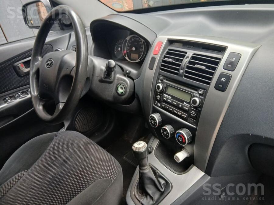 Pelēks Hyundai Tucson 2009 Rīga, ar dzinēja tilpumu 2.00 L un nobraukumu 230 tūkst. km par 4100 €, foto 8 vietnē AUTOMOTO.COM.LV
