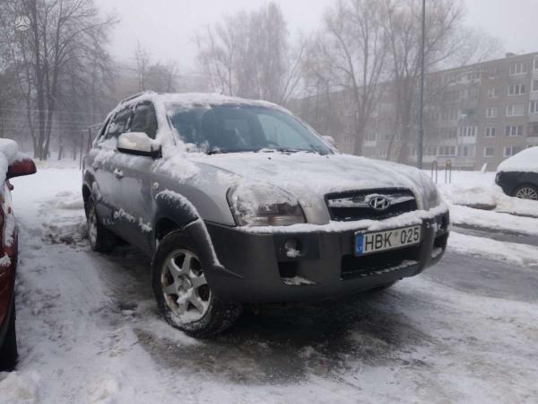 Pelēks Hyundai Tucson 2010 Klaipėda, ar dzinēja tilpumu 2.00 L un nobraukumu 226 tūkst. km par 1750 €, foto 1 vietnē AUTOMOTO.COM.LV