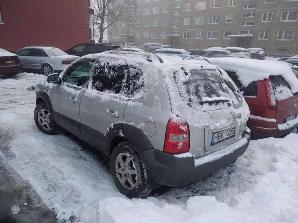Pelēks Hyundai Tucson 2010 Klaipėda, ar dzinēja tilpumu 2.00 L un nobraukumu 226 tūkst. km par 1750 €, foto 2 vietnē AUTOMOTO.COM.LV