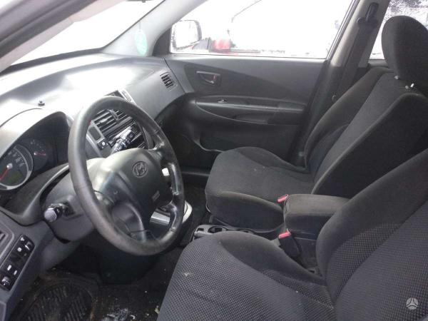 Pelēks Hyundai Tucson 2010 Klaipėda, ar dzinēja tilpumu 2.00 L un nobraukumu 226 tūkst. km par 1750 €, foto 3 vietnē AUTOMOTO.COM.LV
