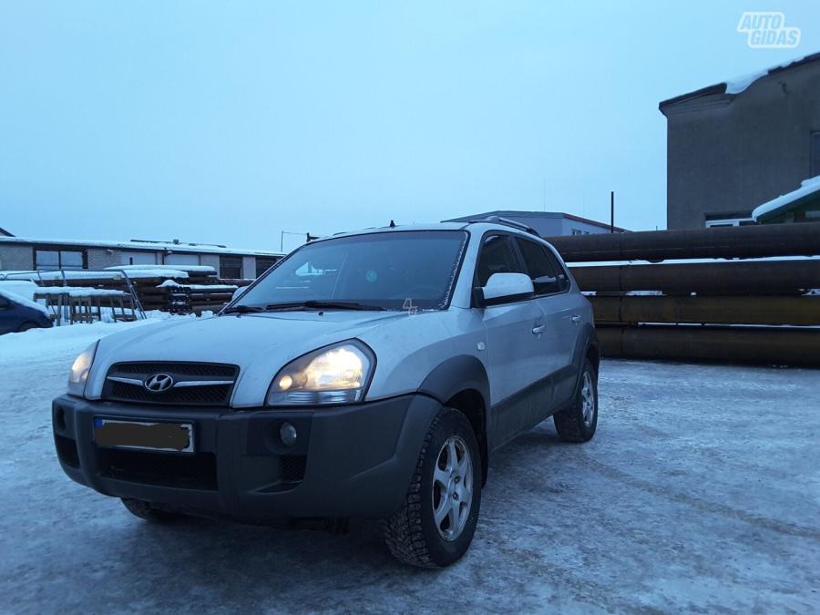Pelēks Hyundai Tucson 2010 Kretinga, ar dzinēja tilpumu 2.00 L un nobraukumu 200 tūkst. km par 3150 €, foto 3 vietnē AUTOMOTO.COM.LV