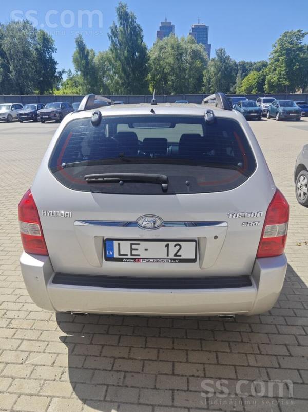 Pelēks Hyundai Tucson 2010 Rīga, ar dzinēja tilpumu 2.00 L un nobraukumu 212 tūkst. km par 3000 €, foto 2 vietnē AUTOMOTO.COM.LV