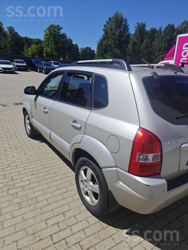Pelēks Hyundai Tucson 2010 Rīga, ar dzinēja tilpumu 2.00 L un nobraukumu 212 tūkst. km par 3000 €, foto 4 vietnē AUTOMOTO.COM.LV