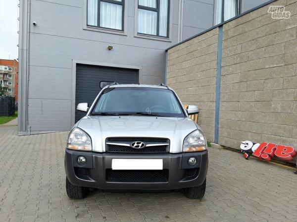 Pelēks Hyundai Tucson 2010 Kretinga, ar dzinēja tilpumu 2.00 L un nobraukumu 200 tūkst. km par 3750 €, foto 1 vietnē AUTOMOTO.COM.LV