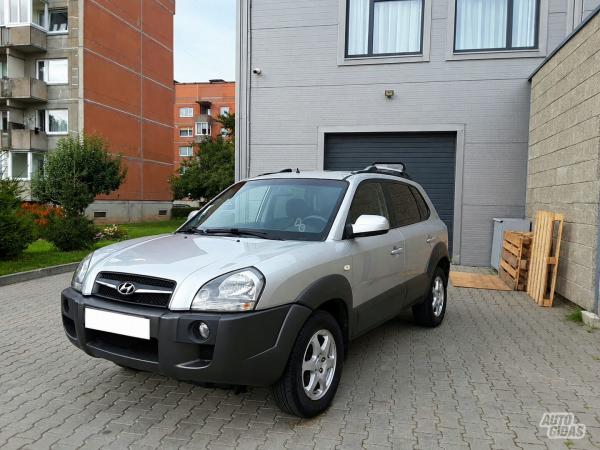 Pelēks Hyundai Tucson 2010 Kretinga, ar dzinēja tilpumu 2.00 L un nobraukumu 200 tūkst. km par 3750 €, foto 4 vietnē AUTOMOTO.COM.LV