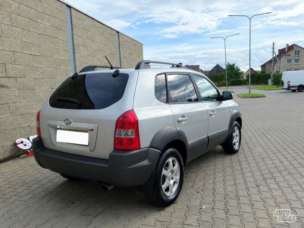 Pelēks Hyundai Tucson 2010 Kretinga, ar dzinēja tilpumu 2.00 L un nobraukumu 200 tūkst. km par 3750 €, foto 5 vietnē AUTOMOTO.COM.LV
