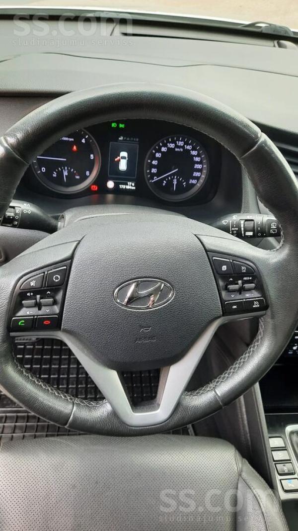 Grey Hyundai Tucson 2015 in Jelgava, with an engine capacity of 2.00 L and mileage of 173 thousand km for 12500 €, photo 4 on AUTOMOTO.COM.LV