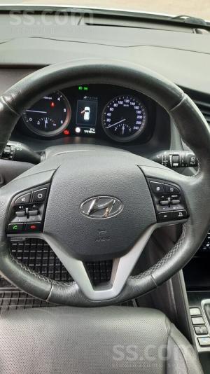 Grey Hyundai Tucson 2015 in Jelgava, with an engine capacity of 2.00 L and mileage of 173 thousand km for 12500 €, photo 4 on AUTOMOTO.COM.LV
