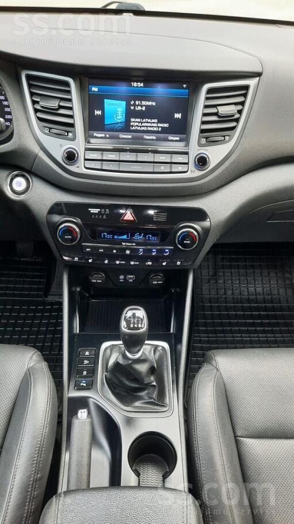 Grey Hyundai Tucson 2015 in Jelgava, with an engine capacity of 2.00 L and mileage of 173 thousand km for 12500 €, photo 5 on AUTOMOTO.COM.LV