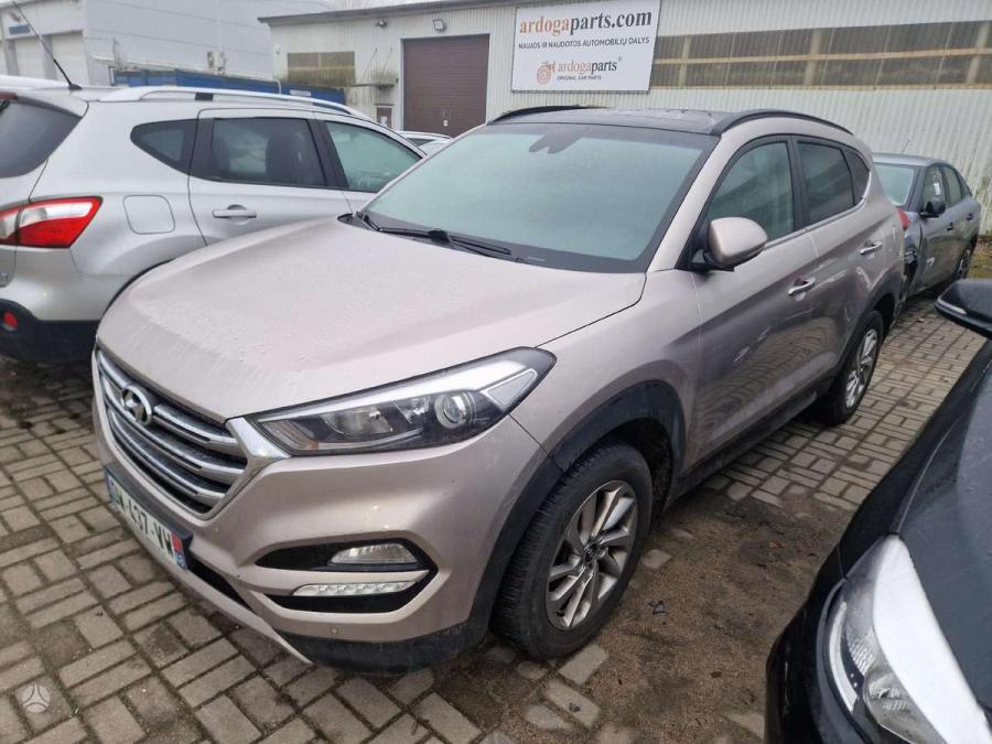 Grey Hyundai Tucson 2015 in Kaunas, with an engine capacity of 2.00 L and mileage of 199 thousand km for 8300 €, photo 3 on AUTOMOTO.COM.LV