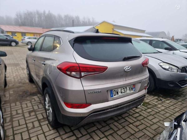 Grey Hyundai Tucson 2015 in Kaunas, with an engine capacity of 2.00 L and mileage of 199 thousand km for 8300 €, photo 5 on AUTOMOTO.COM.LV