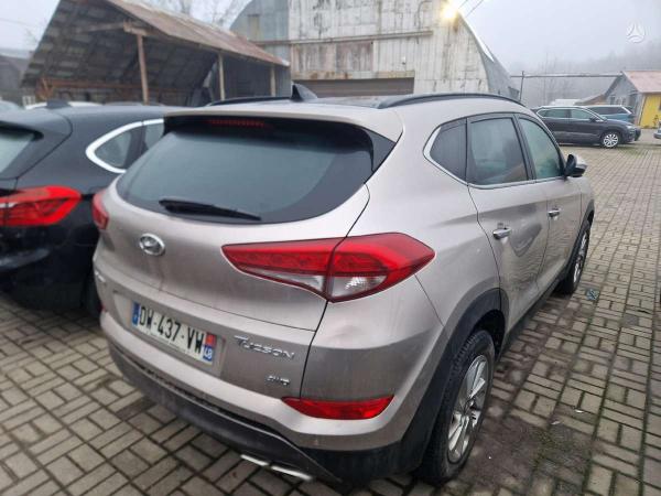 Grey Hyundai Tucson 2015 in Kaunas, with an engine capacity of 2.00 L and mileage of 199 thousand km for 8300 €, photo 6 on AUTOMOTO.COM.LV