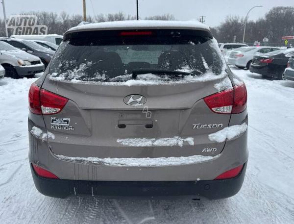 Grey Hyundai Tucson 2015 in Vilnius, with an engine capacity of 2.40 L and mileage of 198 thousand km for 12000 €, photo 4 on AUTOMOTO.COM.LV