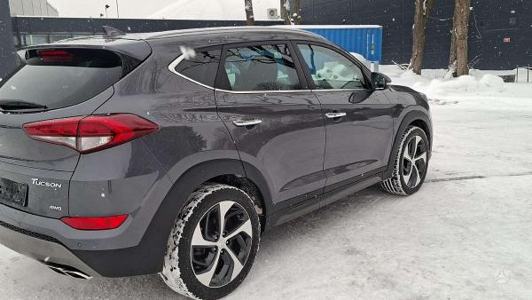 Grey Hyundai Tucson 2015 in Kaunas, with an engine capacity of 1.59 L and mileage of 201 thousand km for 12000 €, photo 9 on AUTOMOTO.COM.LV