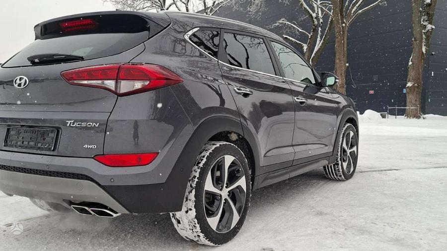 Pelēks Hyundai Tucson 2015 Kauņa, ar dzinēja tilpumu 1.59 L un nobraukumu 201 tūkst. km par 12000 €, foto 10 vietnē AUTOMOTO.COM.LV