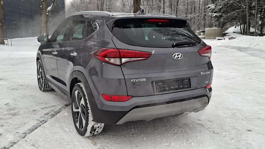 Pelēks Hyundai Tucson 2015 Kauņa, ar dzinēja tilpumu 1.59 L un nobraukumu 201 tūkst. km par 12000 €, foto 12 vietnē AUTOMOTO.COM.LV