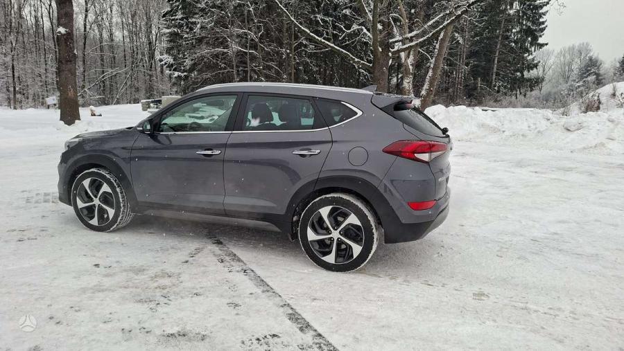 Pelēks Hyundai Tucson 2015 Kauņa, ar dzinēja tilpumu 1.59 L un nobraukumu 201 tūkst. km par 12000 €, foto 14 vietnē AUTOMOTO.COM.LV