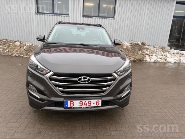 Grey Hyundai Tucson 2015 in Talsi, with an engine capacity of 2.00 L and mileage of 225 thousand km for 12970 €, photo 2 on AUTOMOTO.COM.LV