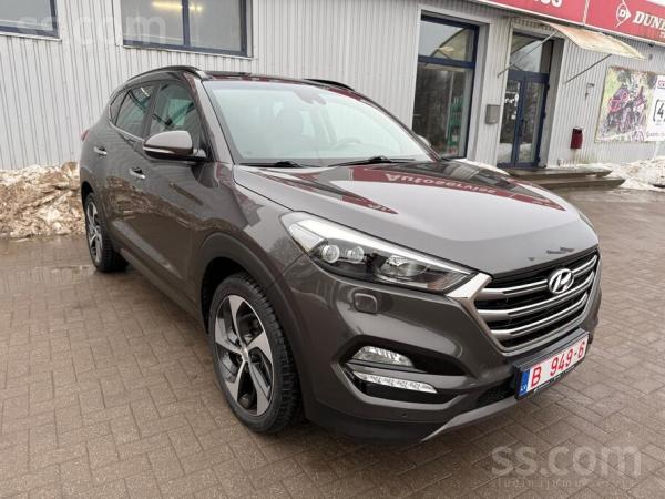 Grey Hyundai Tucson 2015 in Talsi, with an engine capacity of 2.00 L and mileage of 225 thousand km for 12970 €, photo 3 on AUTOMOTO.COM.LV